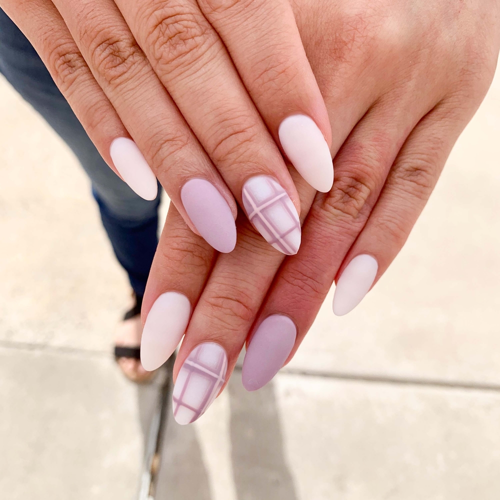 Καρό νύχια: Τα nail designs που αξίζει να δοκιμάσετε | imommy